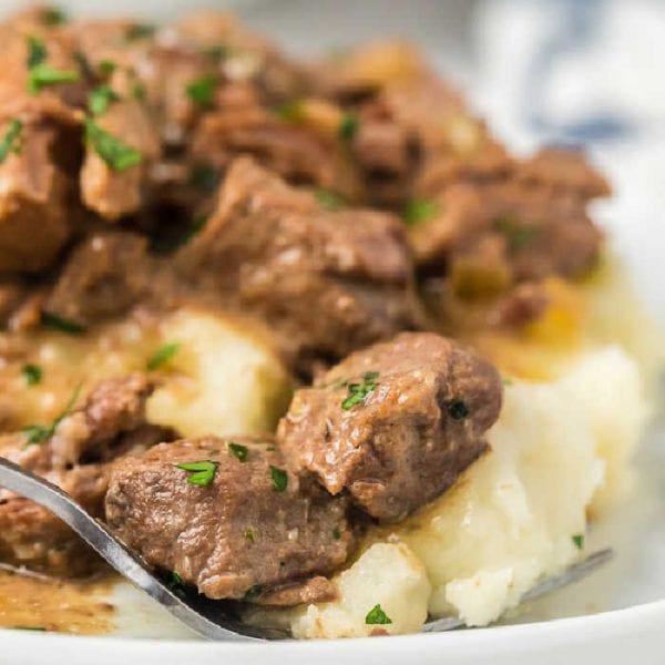 Crockpot beef tips recipe (and VIDEO) - easy slow cooker beef tips recipe