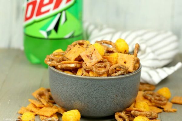 Easy Spicy Cheez-It Snack Mix Recipe - Eating on a Dime