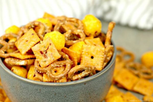 Easy Spicy Cheez-It Snack Mix Recipe - Eating on a Dime