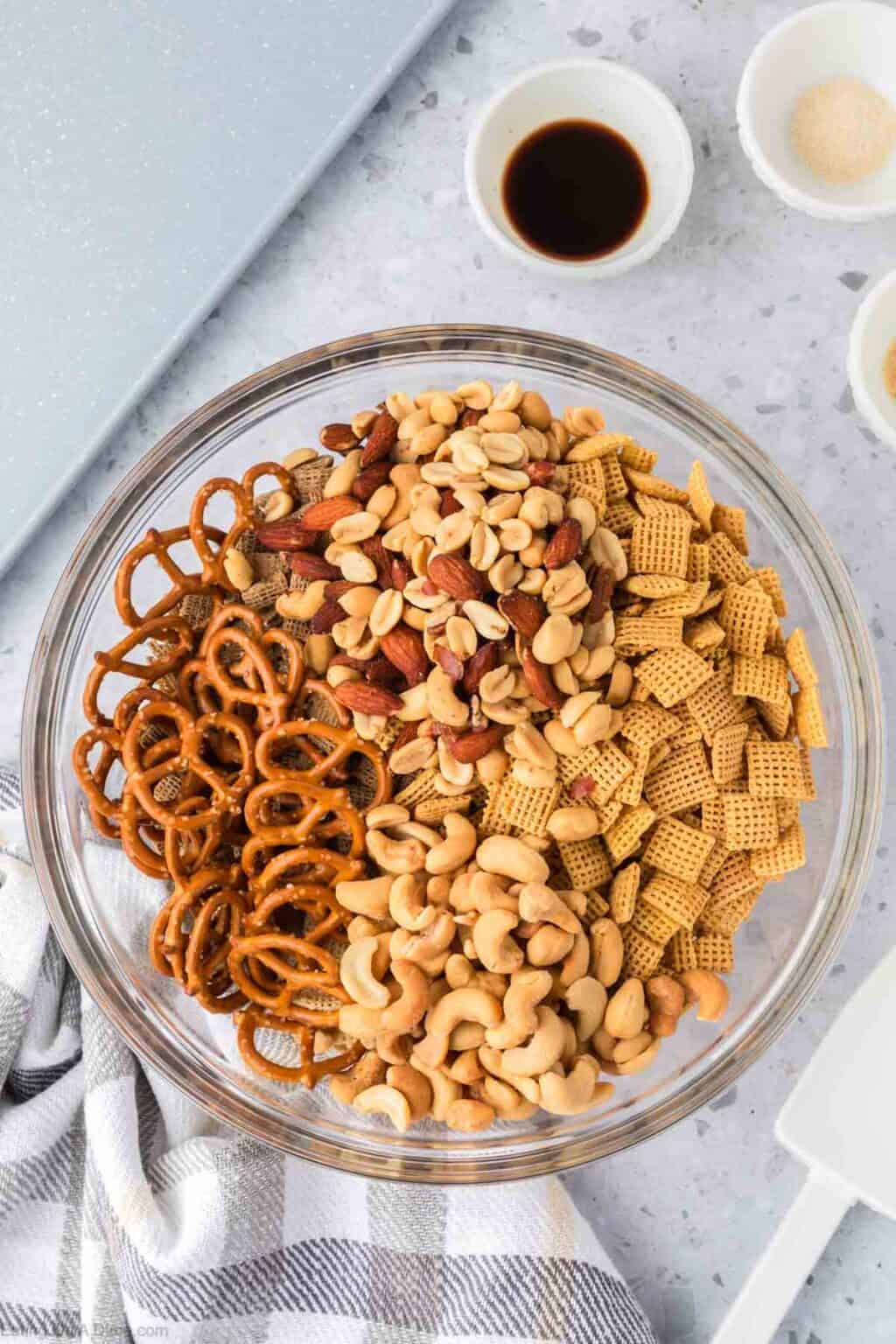 Chex party mix recipe - Easy and delicious Chex Mix