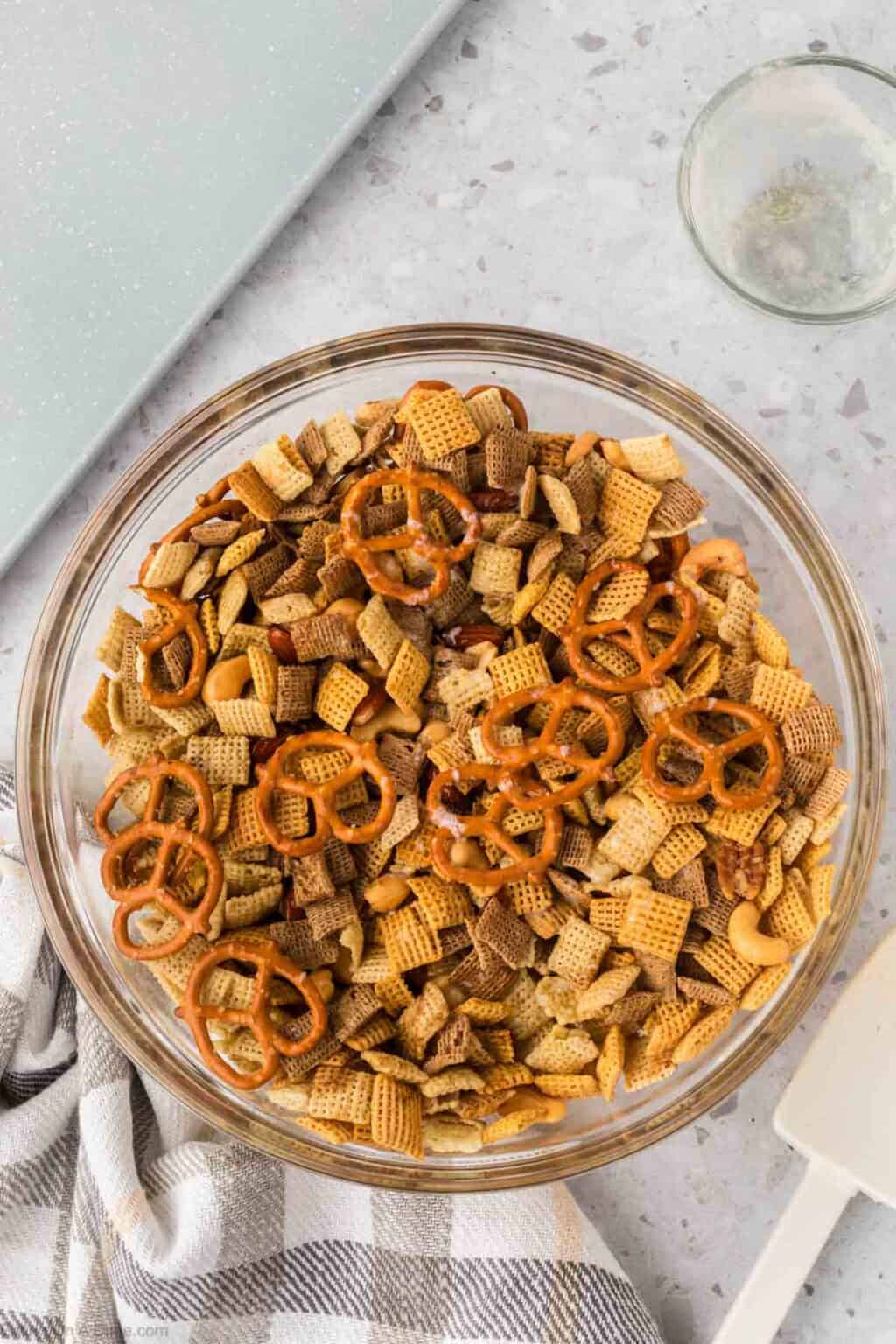 Chex party mix recipe - Easy and delicious Chex Mix