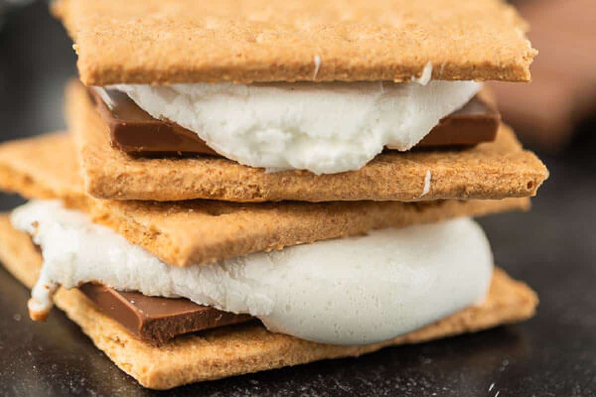 Easy grilled smores - learn how to make easy smores on the grill