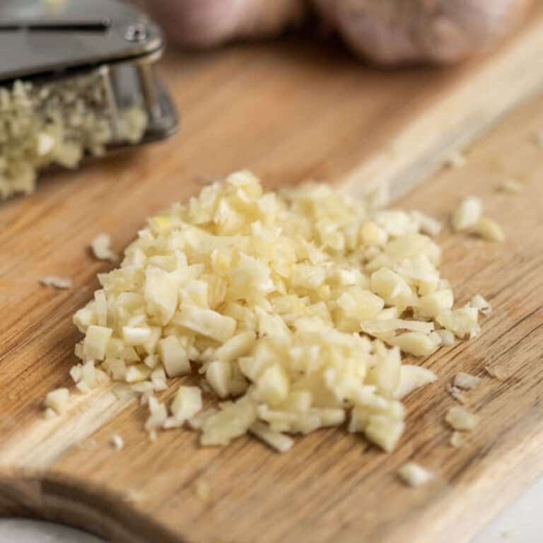 How to Mince Garlic Cloves - Eating on a Dime