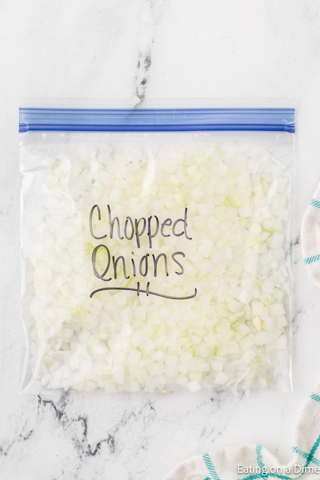 How to freeze onions - Freezing onions saves time and is easy to do!