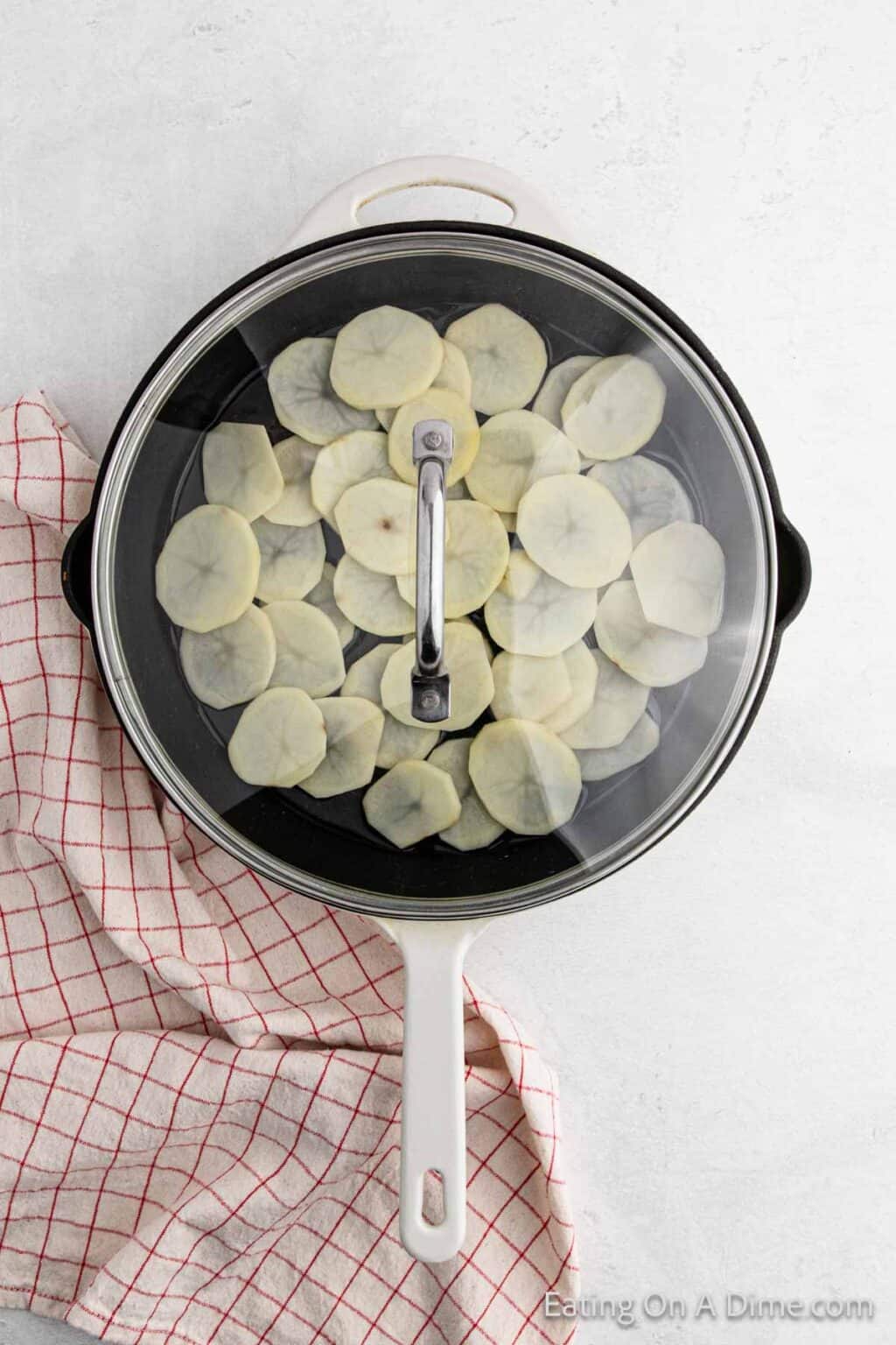 Crispy Pan Fried Potatoes (Easy & Delicious!) - Eating on a Dime