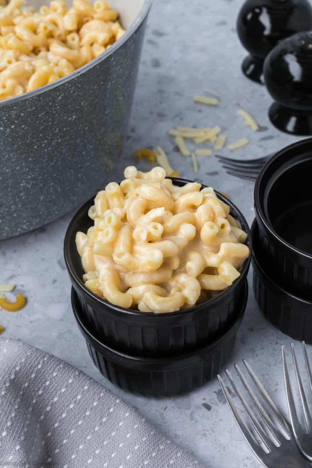 White Cheddar Mac and Cheese - Eating on a Dime