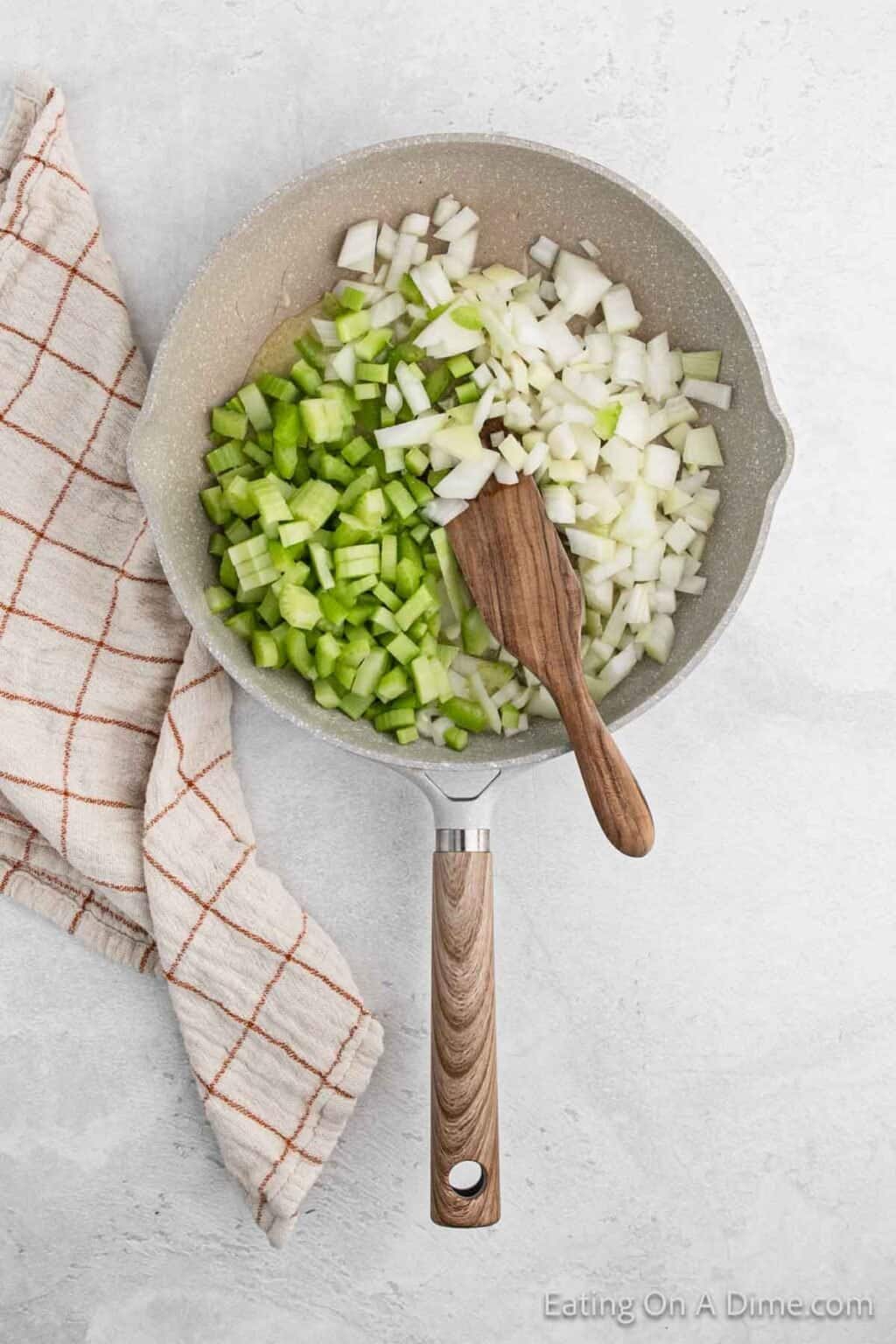 Cornbread Stuffing - Eating on a Dime