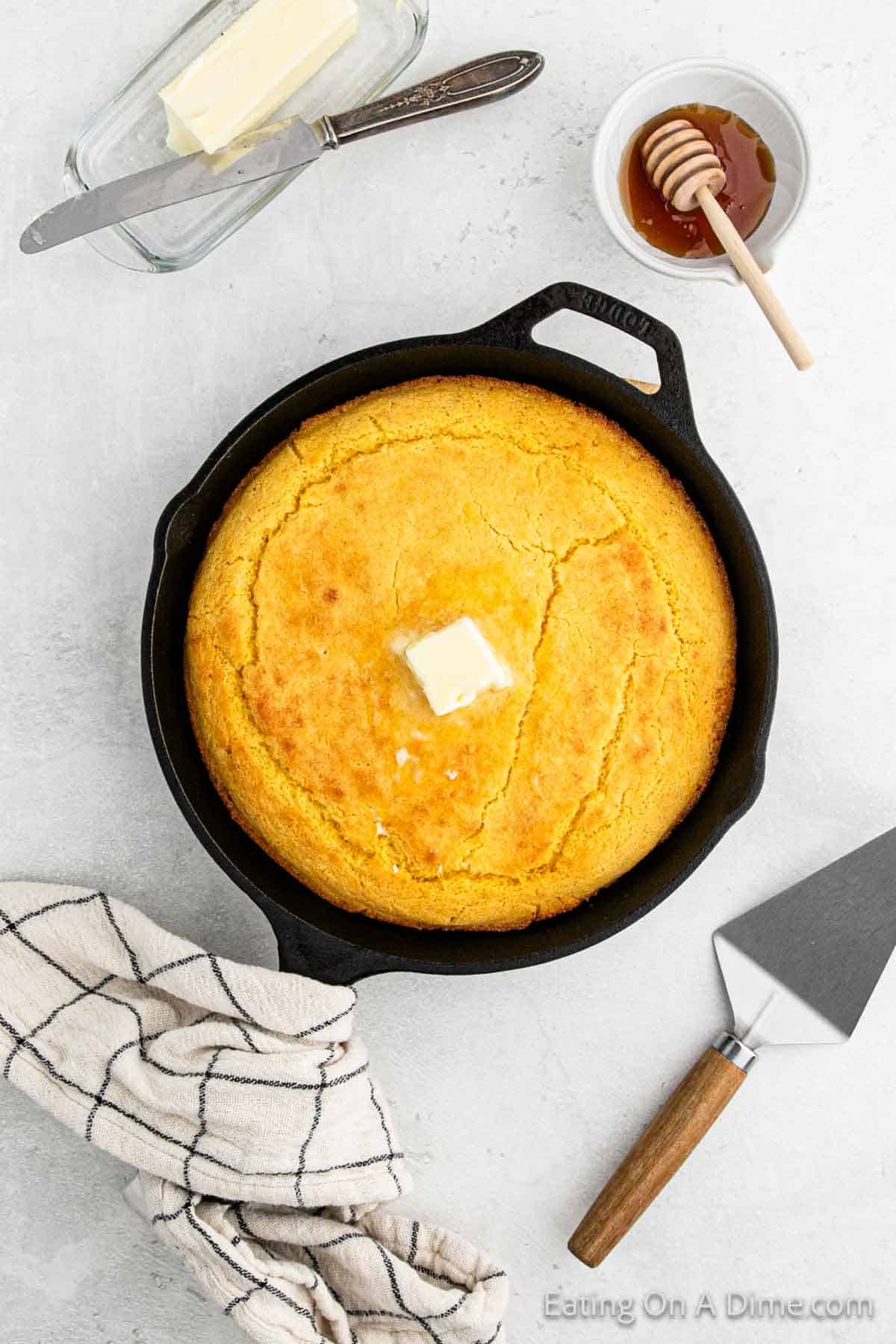 Southern Cornbread Recipe - Eating on a Dime